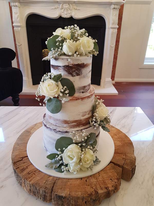 Kerryn Sweet Art Cakes - Wedding Cakes Box Hill South | Real Weddings