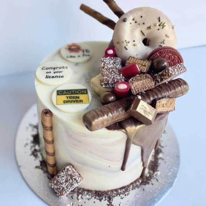 Sweet Snap Sydney - Wedding Cakes Middleton Grange | Real Weddings